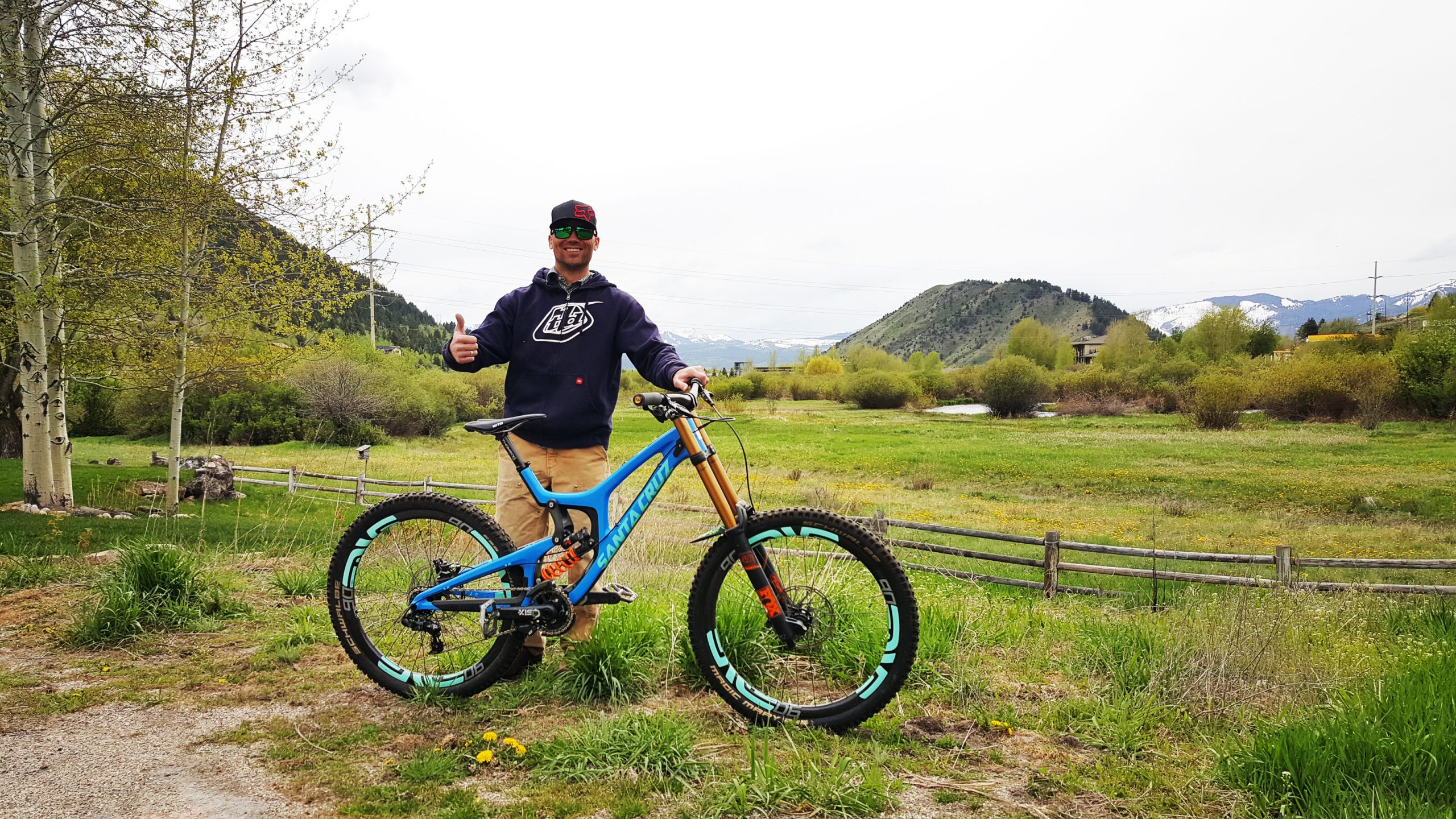 Employee Bike Check: Brian's V10cc ENVE | Hoback Sports